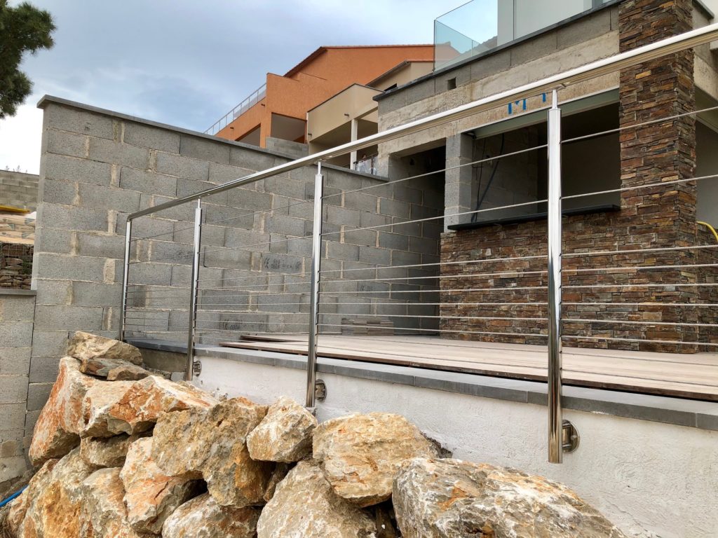 Rambarde en inox 316L d'une terrasse élégante - Scal'in garde Corps