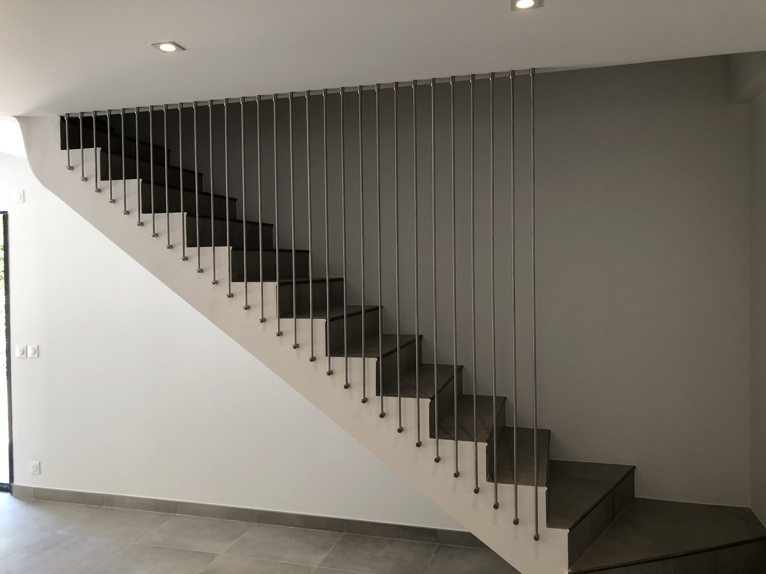 Garde-corps en inox posé à l'anglaise d'une maison - Scal'in garde Corps