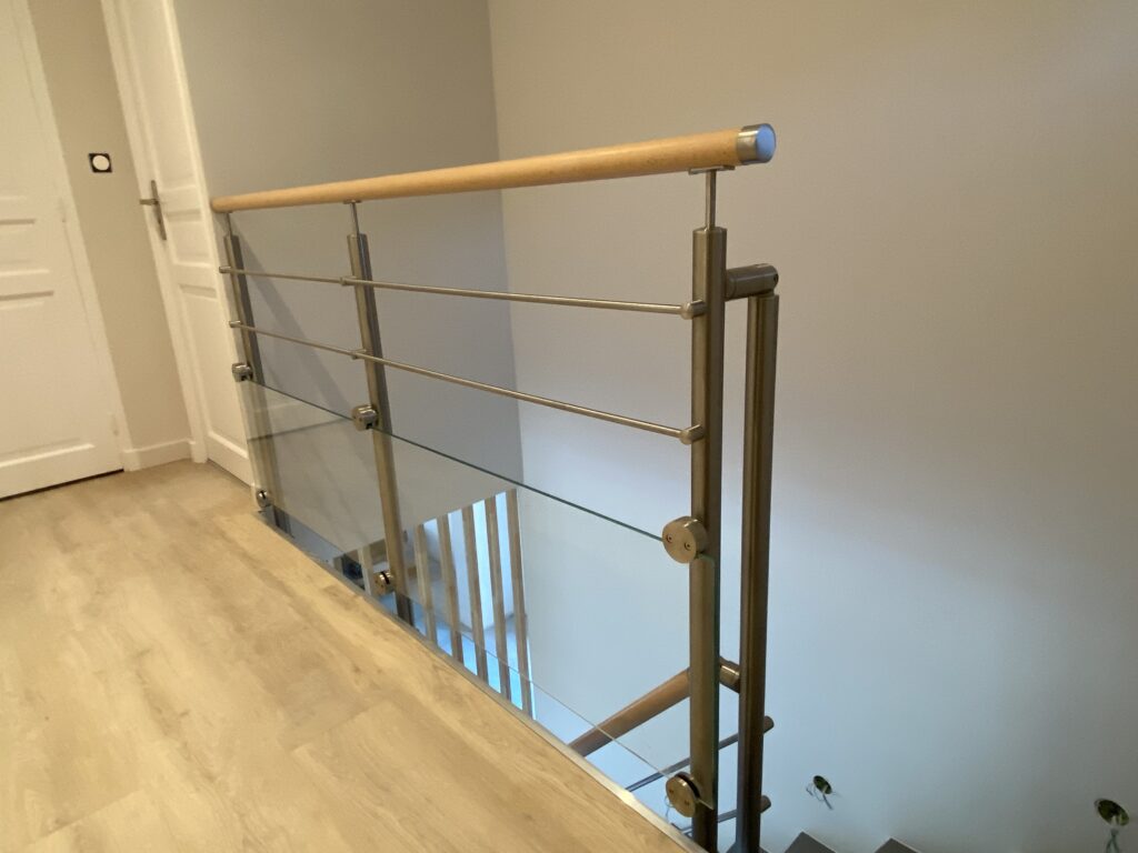 Garde-corps en inox posé à l'anglaise d'une maison individuelle - Scal ...